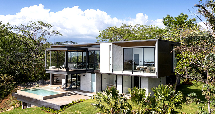 Sistema de ventanas correderas para la Casa Perla Negra en Costa Rica ...