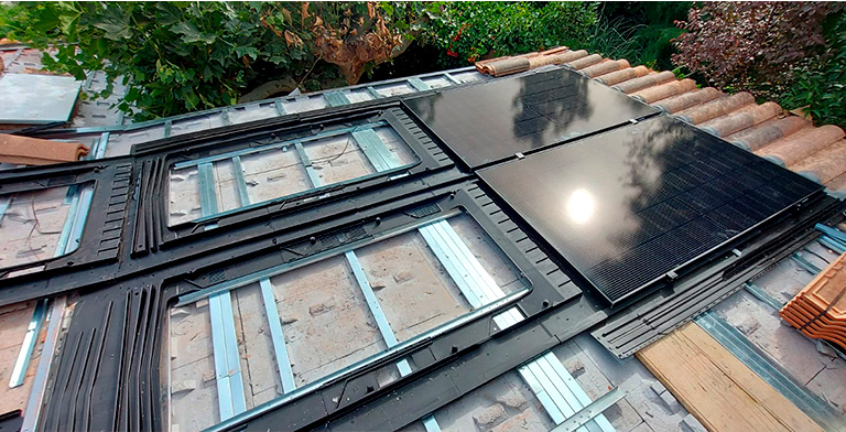 Instalación de paneles solares integrados en los tejados - DPArquitectura